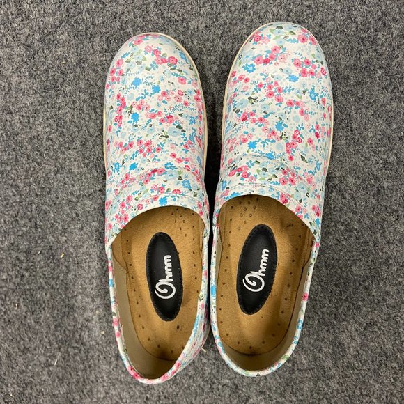 Shoes | Ohmm White Ditsy Floral Medical Clog Size 85 | Poshmark